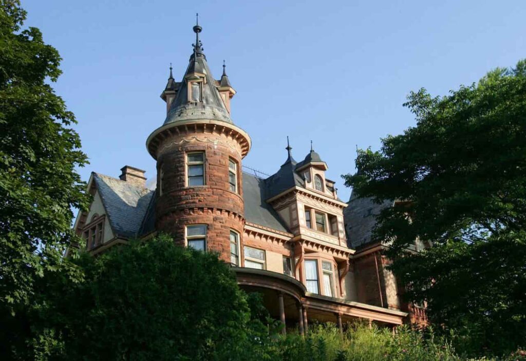 38 Best Things To Do In Kalamazoo MI You Shouldn't Miss